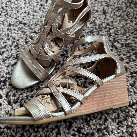 Sofft | Shoes | Sofft Metallic Strappy Wedge Sandals | Poshmark
